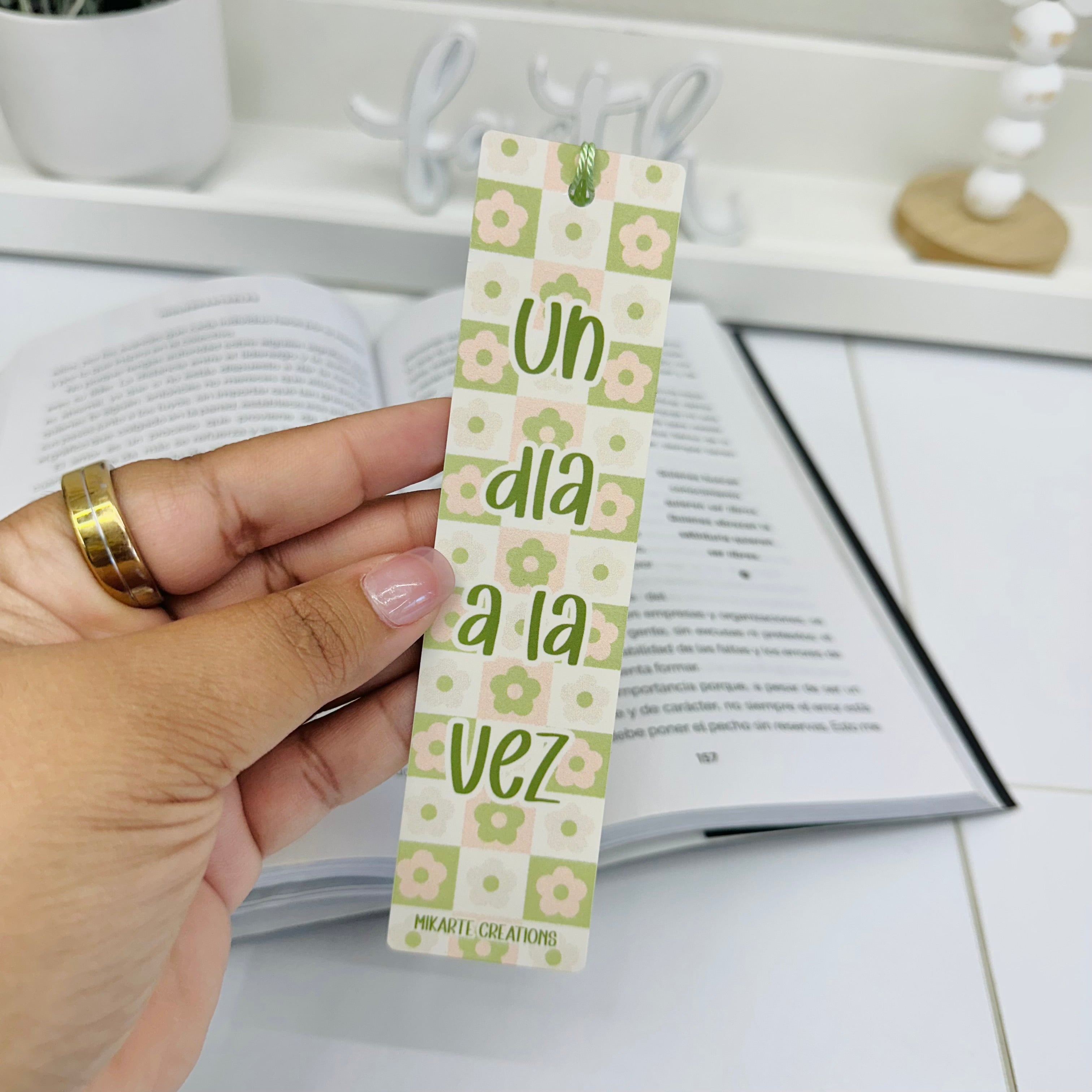 Un día a la vez - Bookmark | Mensaje Motivacional – Mikarte Creations